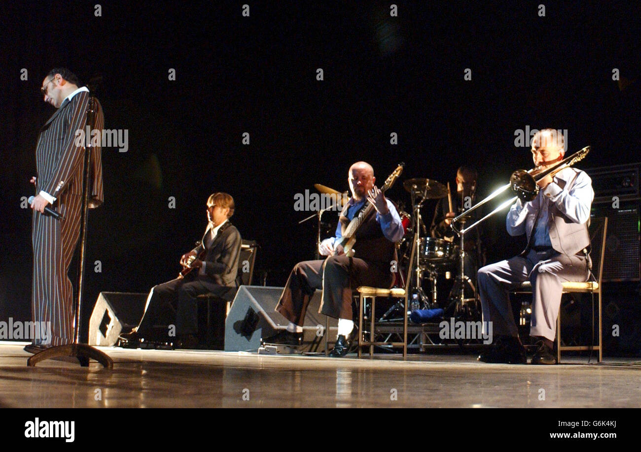 Kevin rowland dexys midnight runners hi-res stock photography and ...