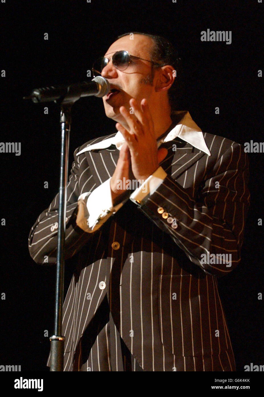 Lead singer Kevin Rowland from Dexy's Midnight Runners performs live in ...