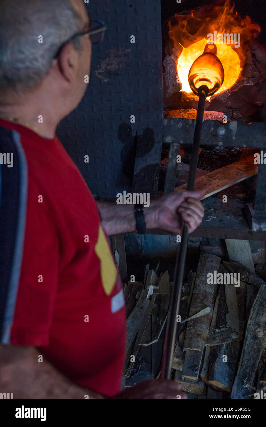 Man using a furnace in a glass factory Stock Photo - Alamy