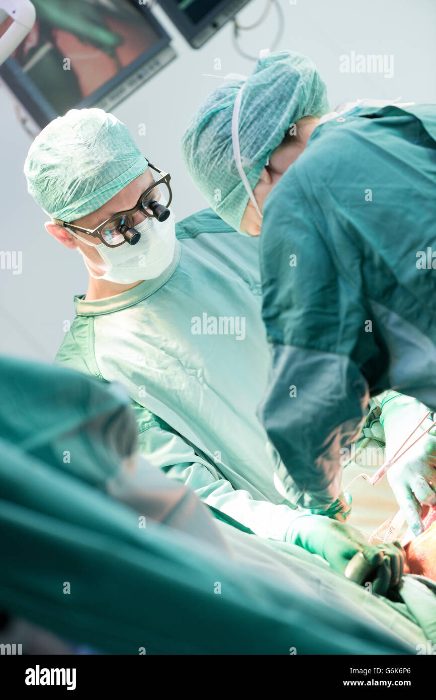Heart operation hi-res stock photography and images - Alamy