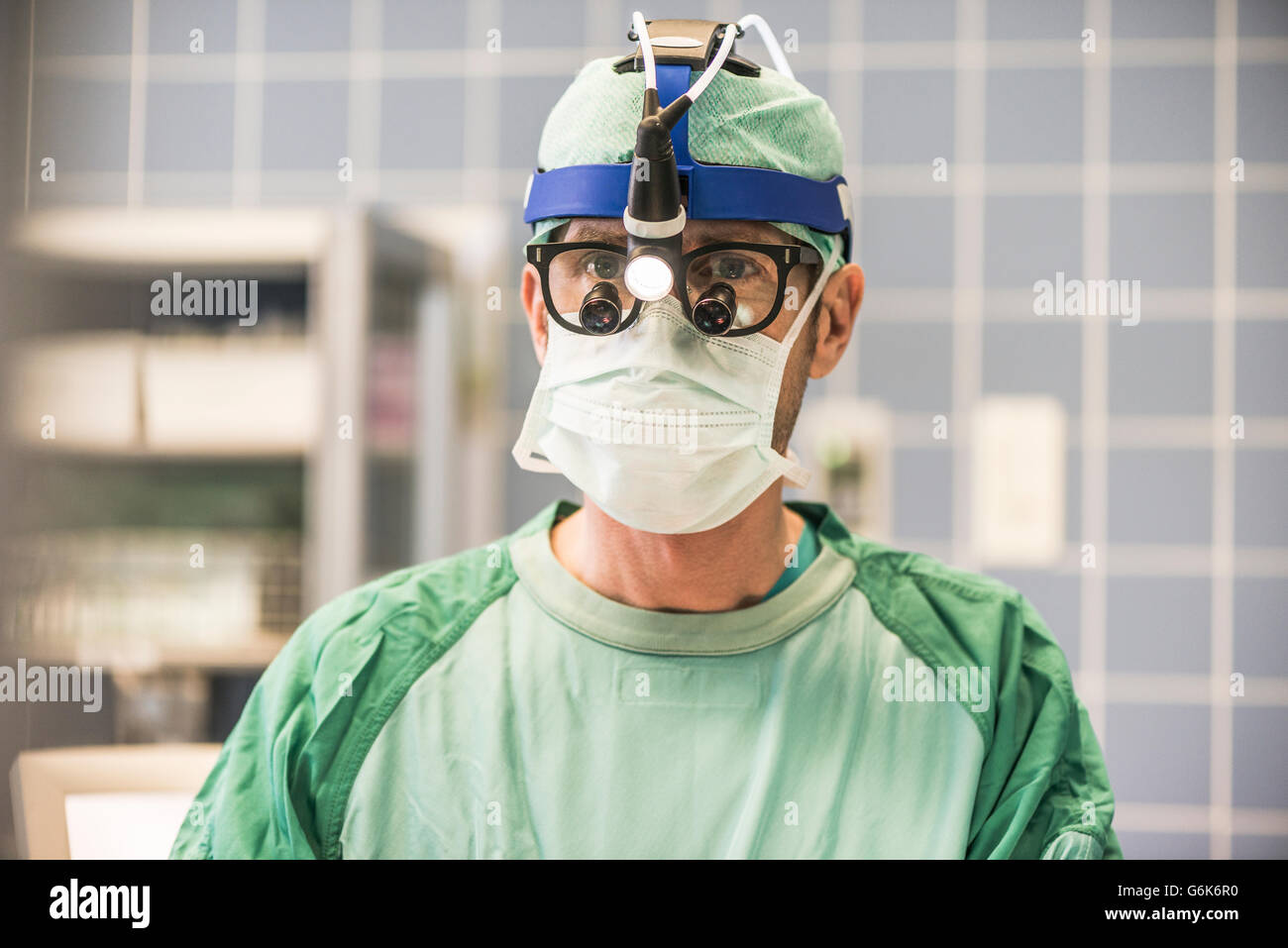 Heart surgeon with head lamp in operating room Stock Photo - Alamy