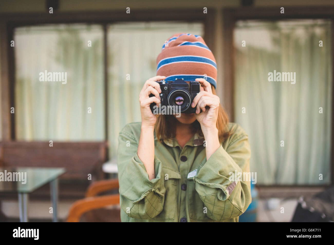 Mid adult woman using vintage camera hi-res stock photography and ...