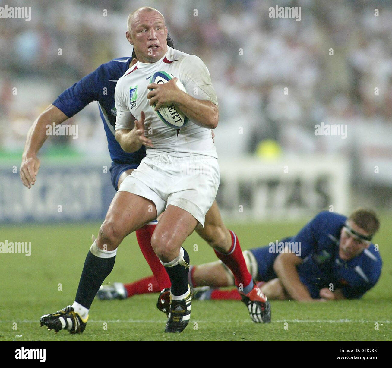 England's Neil Back breaks past the French defence during their 24-7 ...