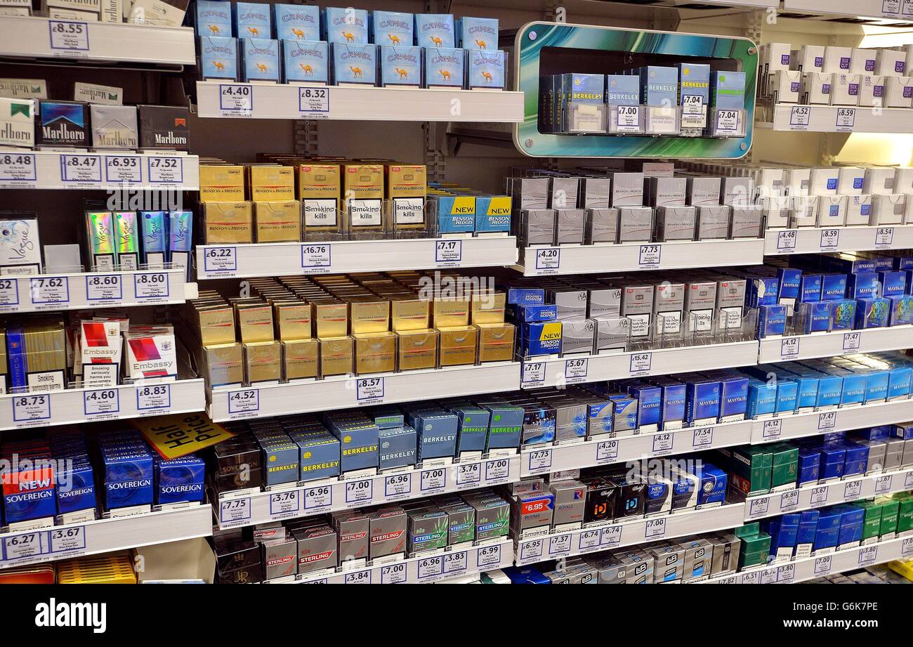 Plain packaging cigarettes hi-res stock photography and images - Alamy