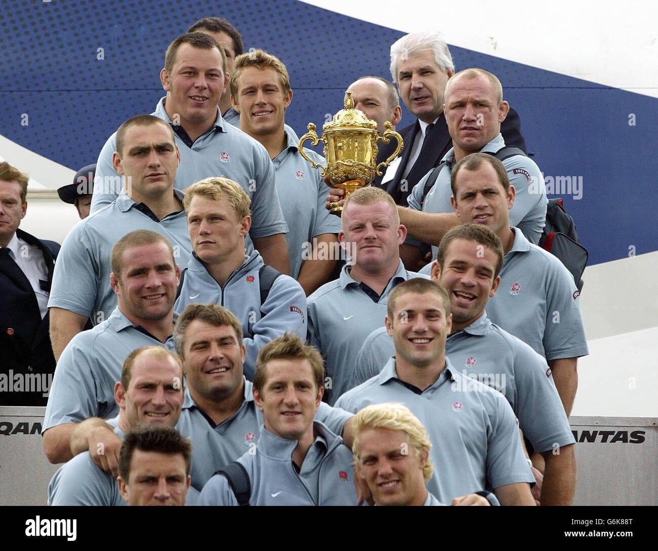 The England rugby squad pose for a photograph with the World Cup at ...