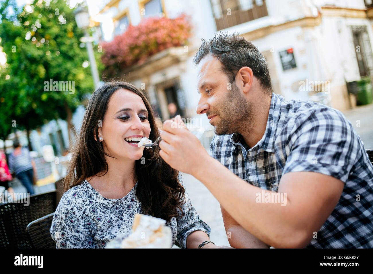 Couple ice cream parlour hi-res stock photography and images - Alamy