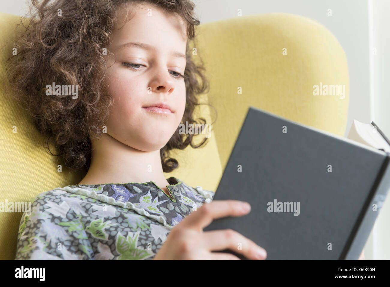 Girl reading a book Stock Photo - Alamy