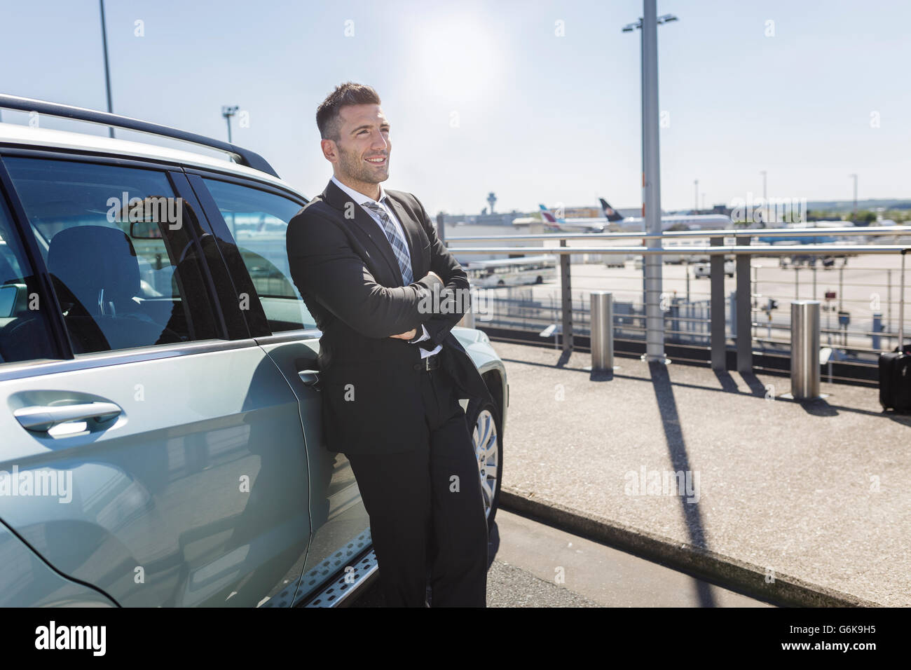 Man leaning against car, 30 years hi-res stock photography and images ...