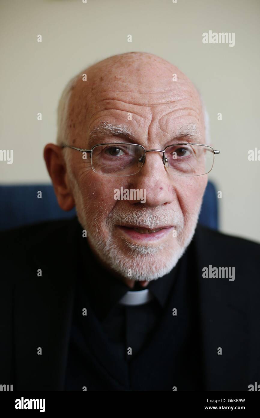 Fr Alec Reid dies Stock Photo - Alamy