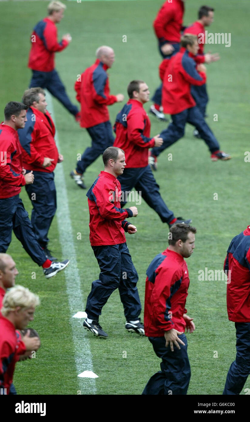 Kyran Bracken (centre) and his England colleagues go through thier ...