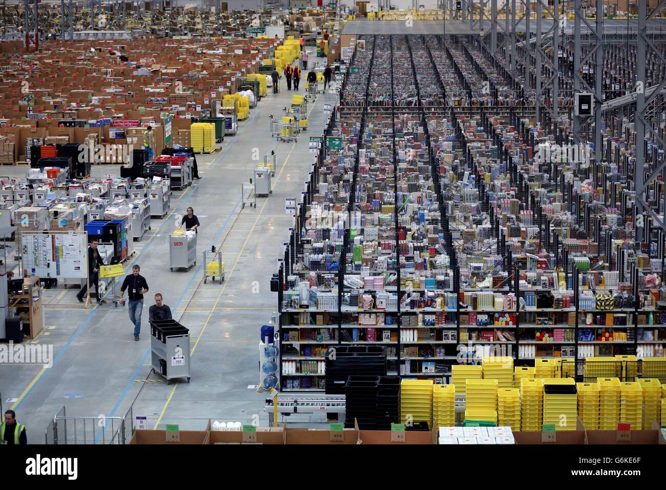 Amazon fulfilment centre - Peterborough Stock Photo - Alamy