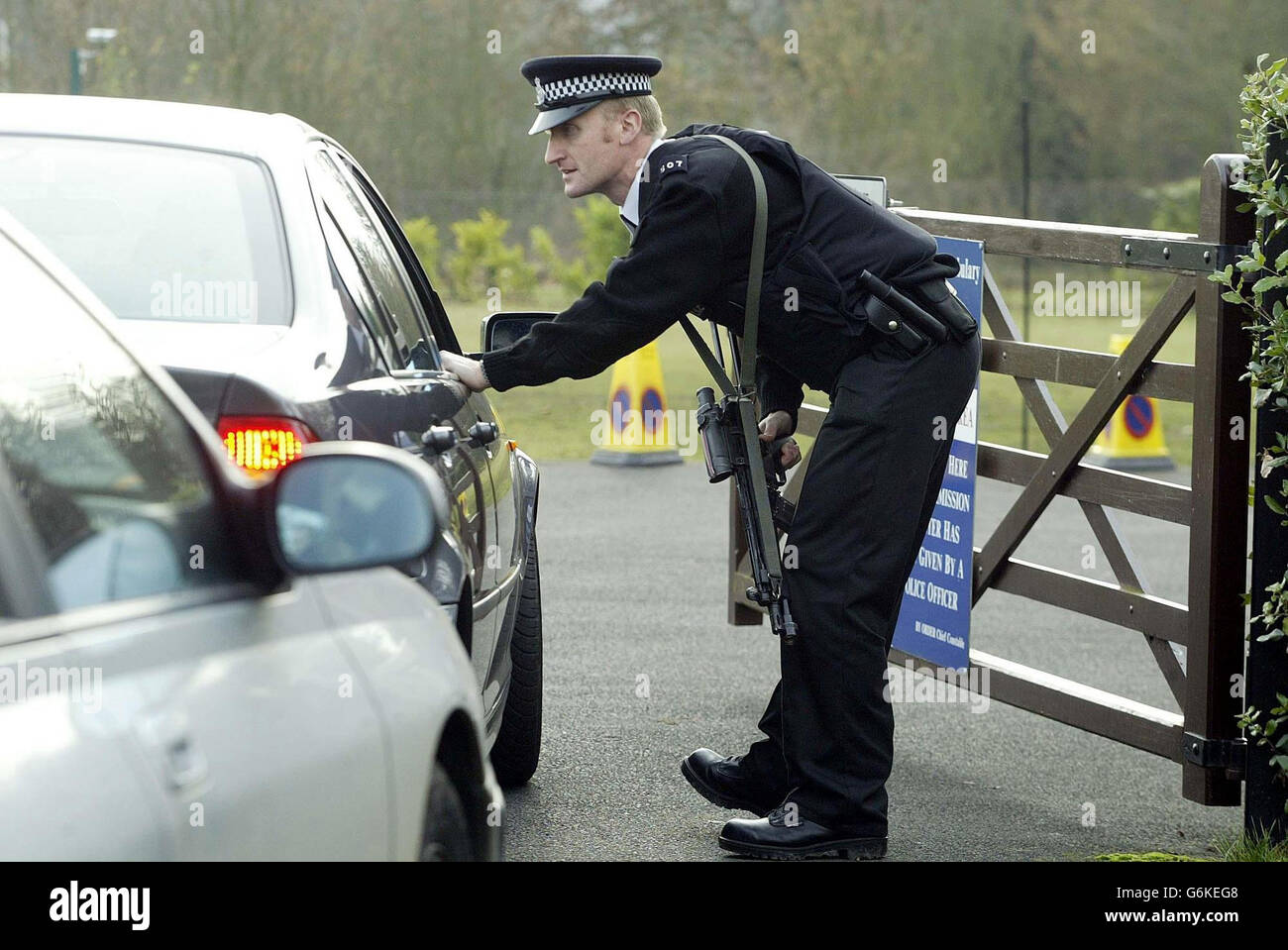 Politics diplomacy police gate warning notice weapon bushvisit03 hi-res ...