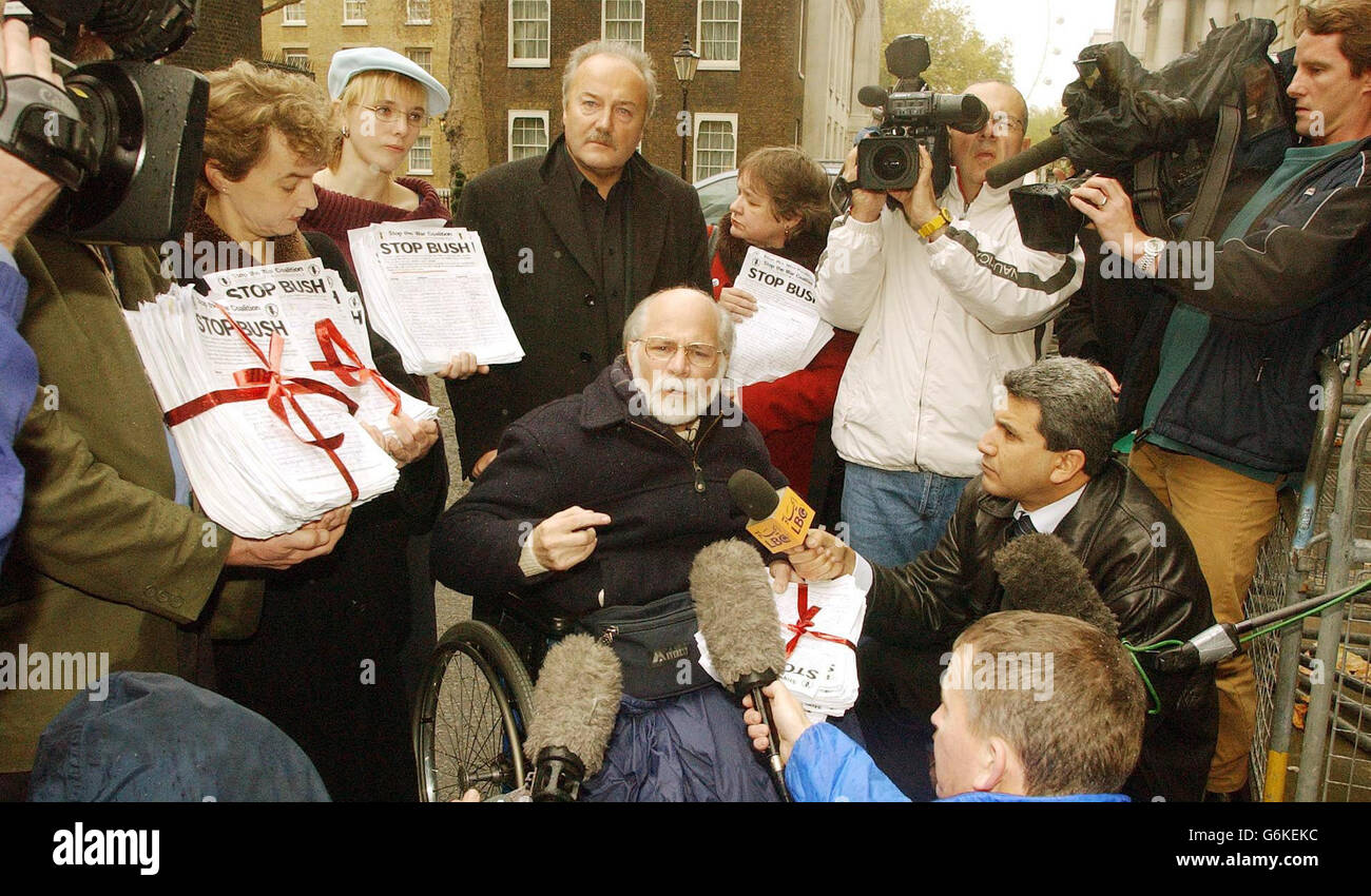 Ron Kovic Bush Visit Protest Stock Photo - Alamy