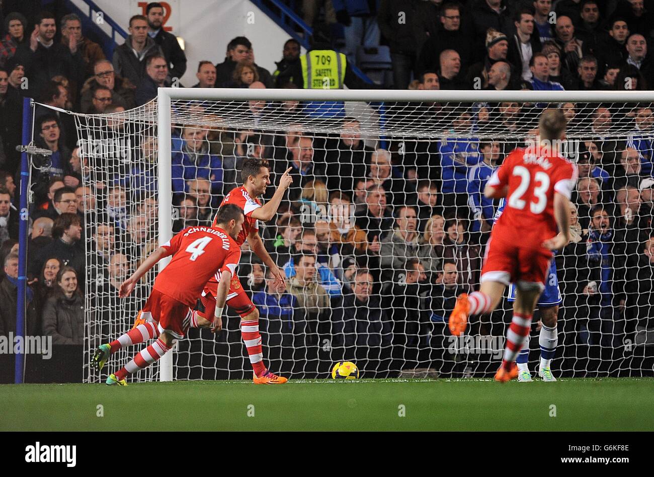 Southampton's Jay Rodriguez (centre) celebrates after scoring his team ...