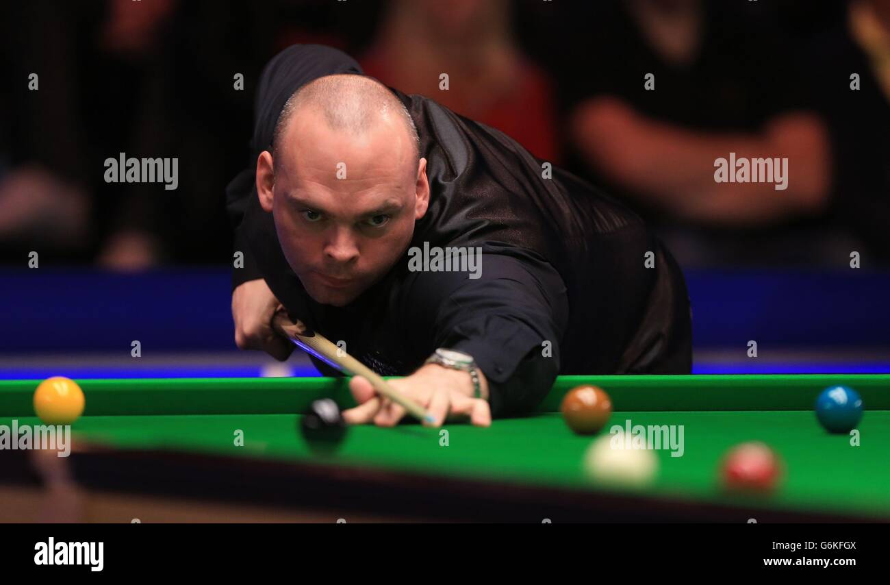 Stuart Bingham during his round two game against Jimmy White , on day ...