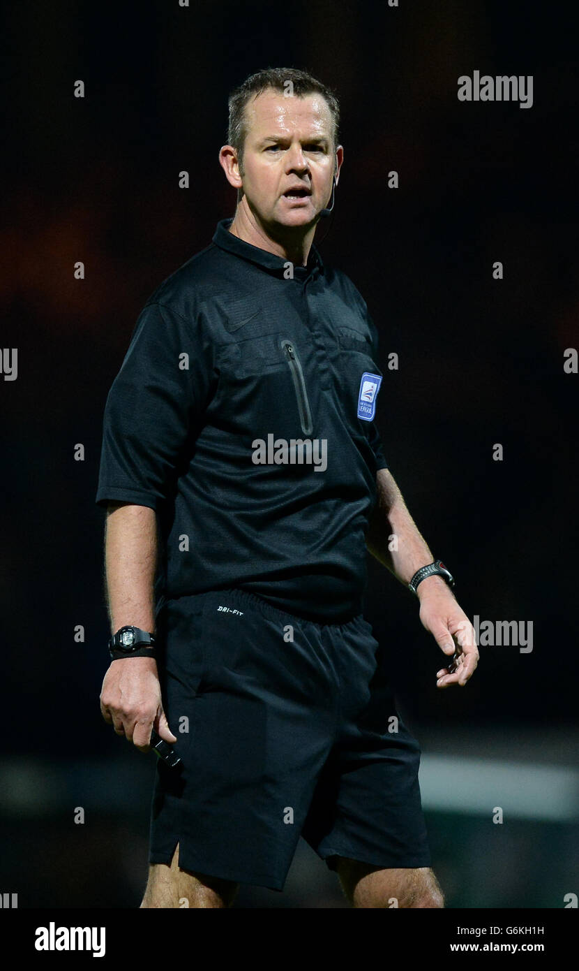 Referee christopher sarginson hi-res stock photography and images - Alamy