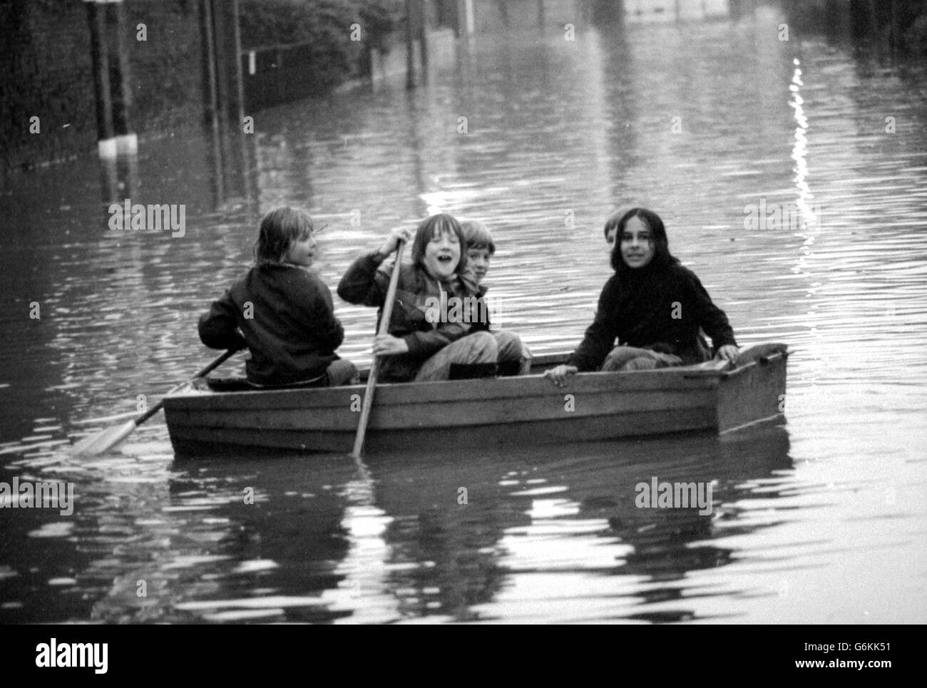 The Thames overflows its banks at Putney. An exceptional tide - over 25 ...