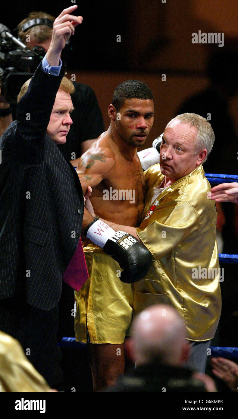 Former champion Wayne Elcock (England) after being knocked out by ...