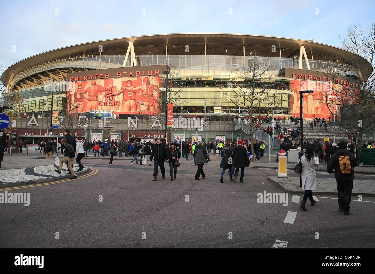 Fans arriving at the emirates stadium prior to kick off hi-res stock ...