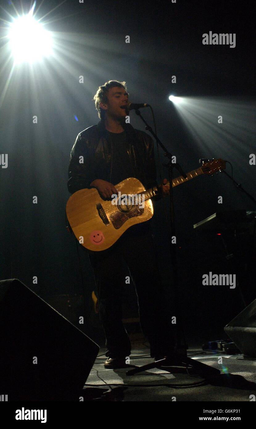 Damon albarn blur brixton academy gig hi-res stock photography and ...