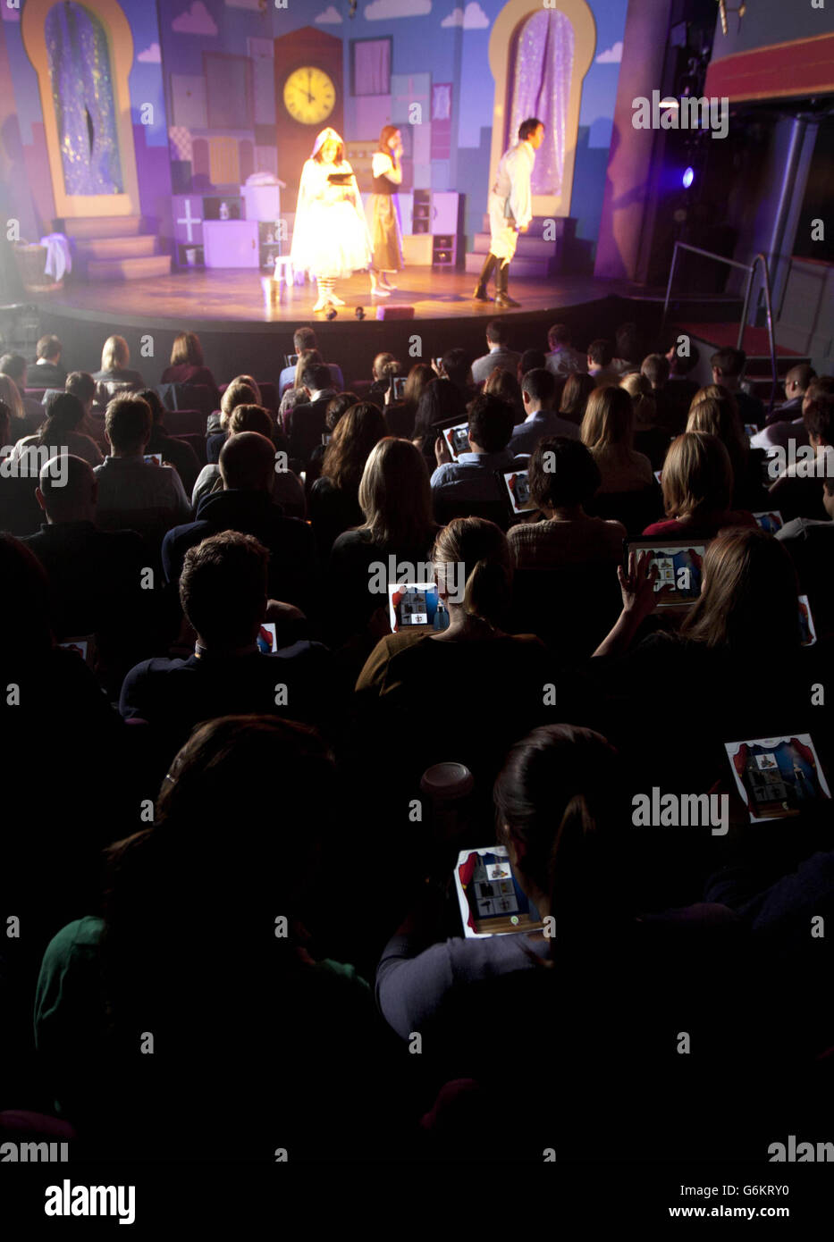 Cinderella panto pantomime hi-res stock photography and images - Alamy