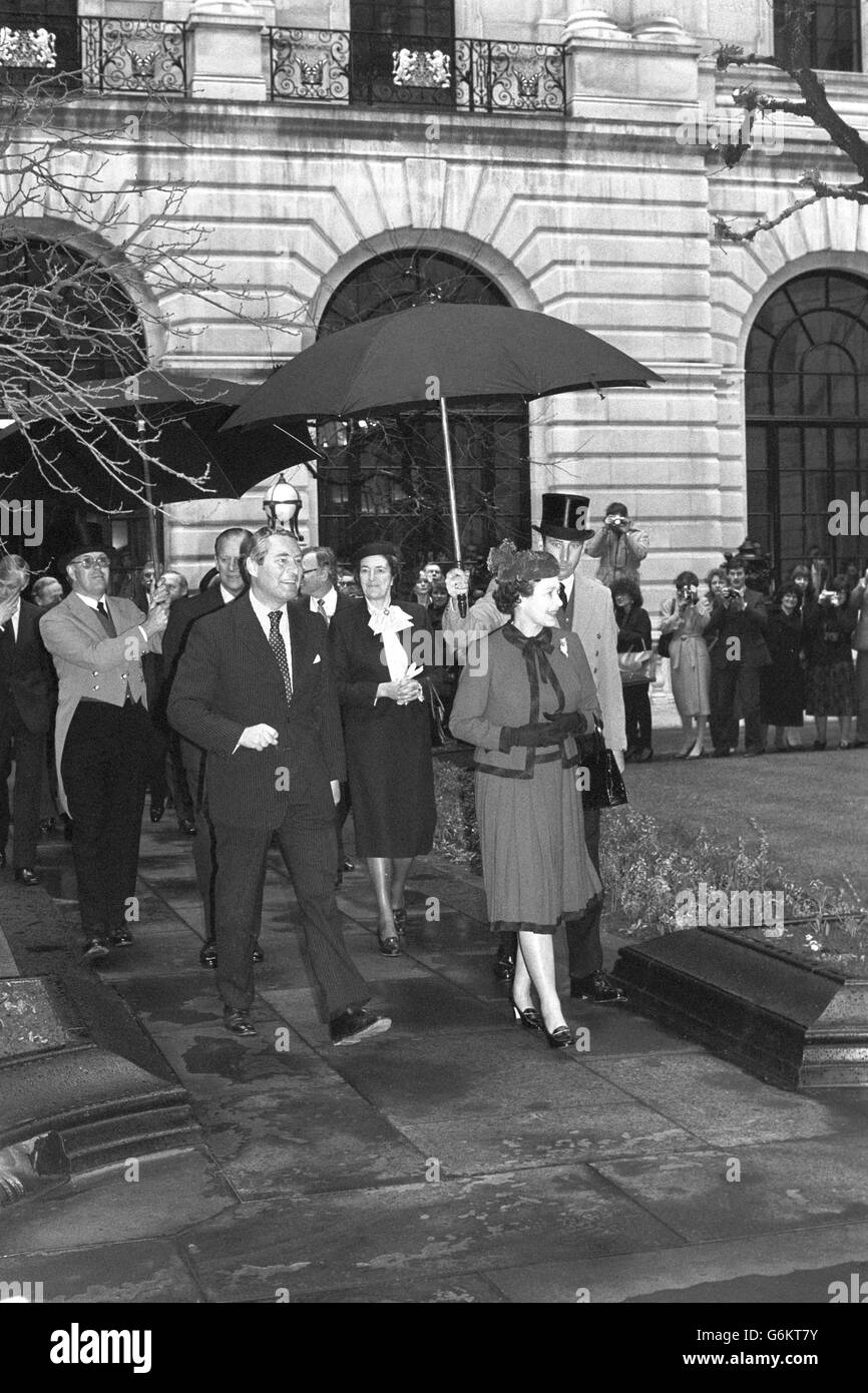The queen walks with robin leigh pemberton hi-res stock photography and ...