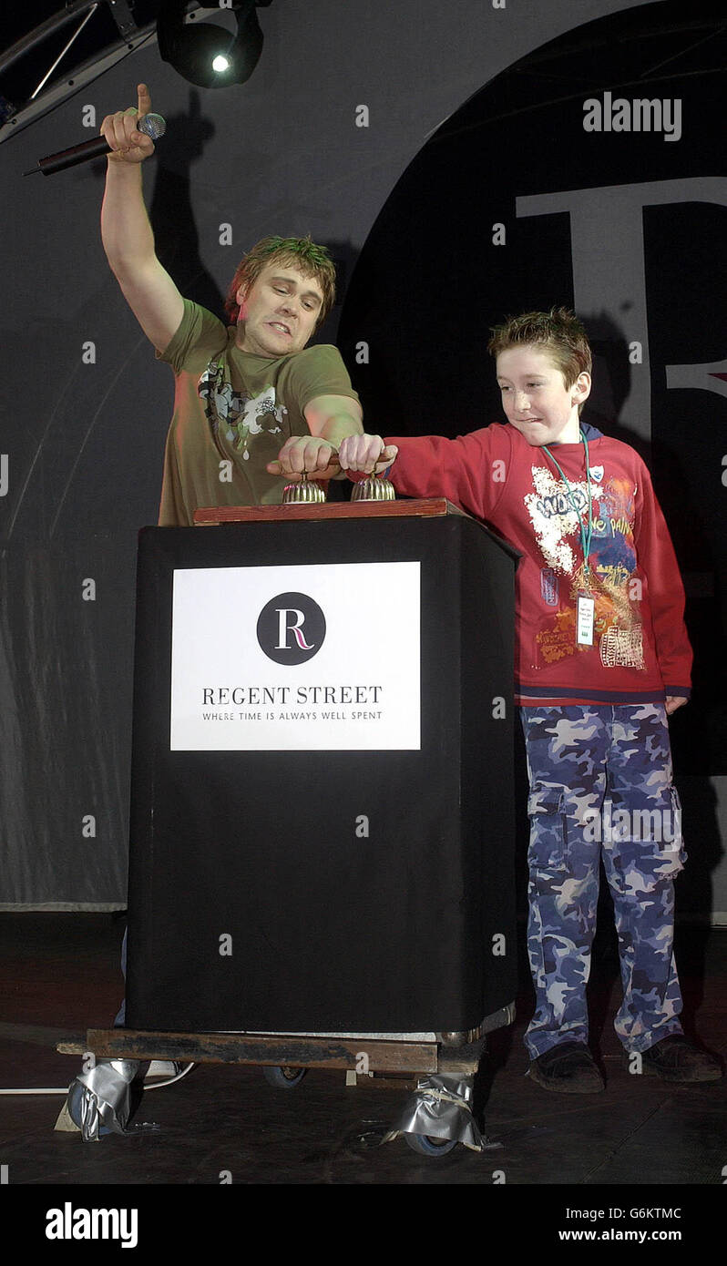 Singer Daniel Bedingfield and Blue Peter competition winner Leo Thomson ...
