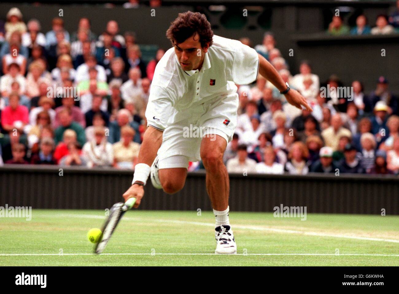 02-JUL-96 ... Wimbledon 96 ... Cedric Pioline dive to play a backhand ...