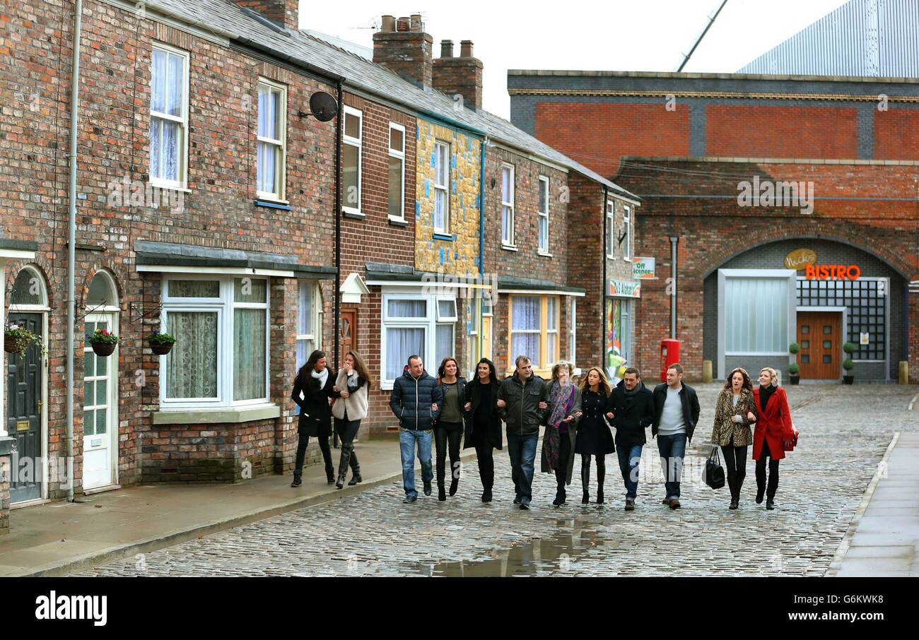 Corrie Cast High Resolution Stock Photography and Images - Alamy