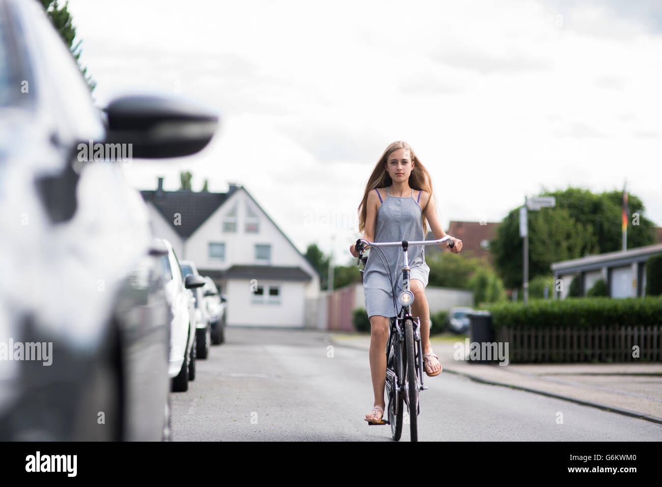 Girl cycle hi-res stock photography and images - Alamy