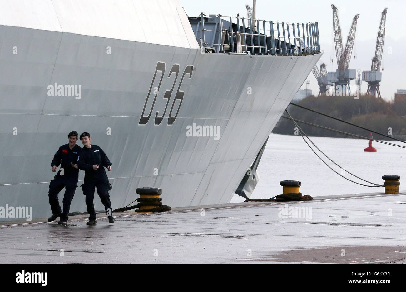 Hms glasgow crew hi-res stock photography and images - Alamy