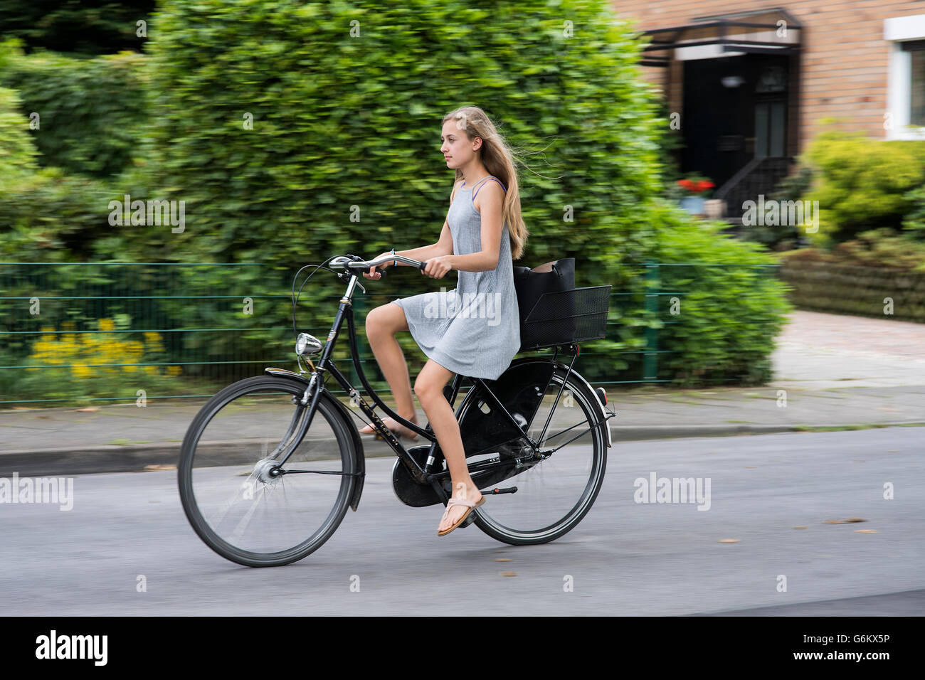 Girl cycle hi-res stock photography and images - Alamy