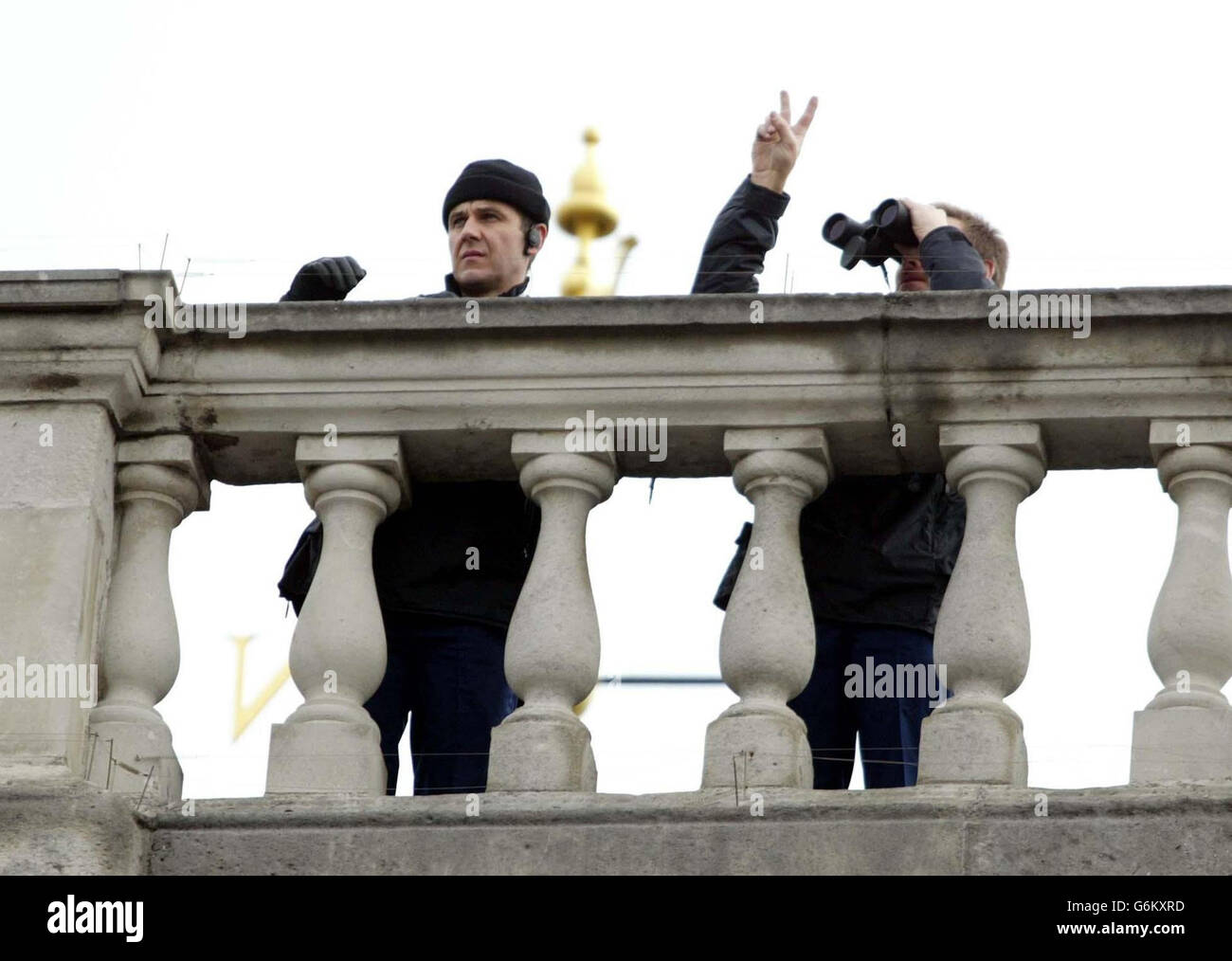 Buckingham palace roof hi-res stock photography and images - Alamy