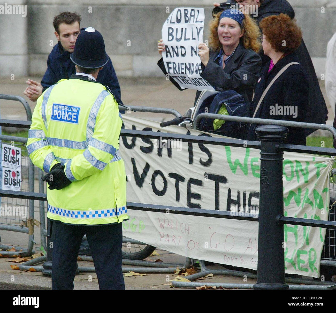 Crowd of protestors hi-res stock photography and images - Alamy