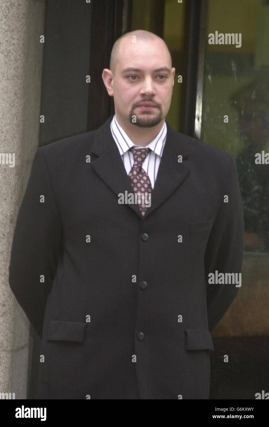 Pc timothy cleary leaves old bailey in london hi-res stock photography ...