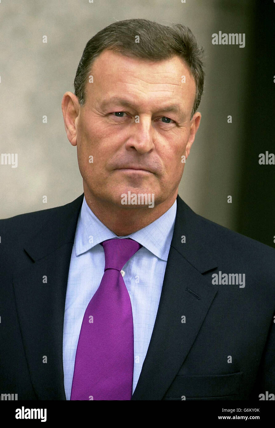 Leaves the old bailey in central london hi-res stock photography and ...