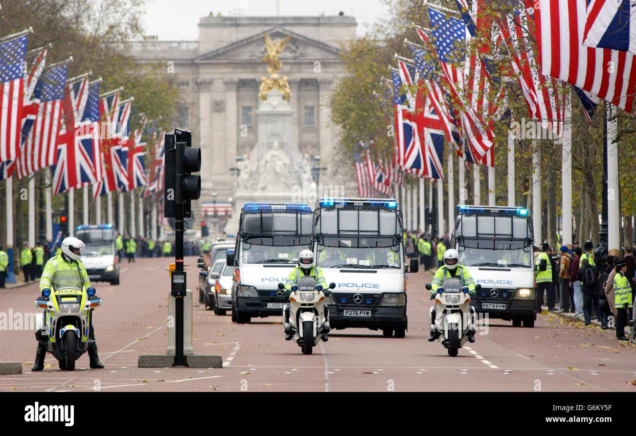 Metropolitan police precede the motorcade of US President, George Bush ...