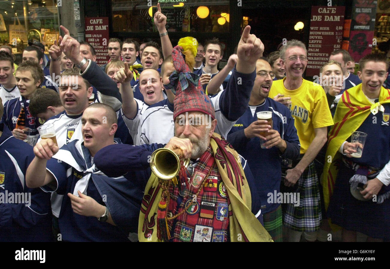 Scotland fans in dam square hi-res stock photography and images - Alamy