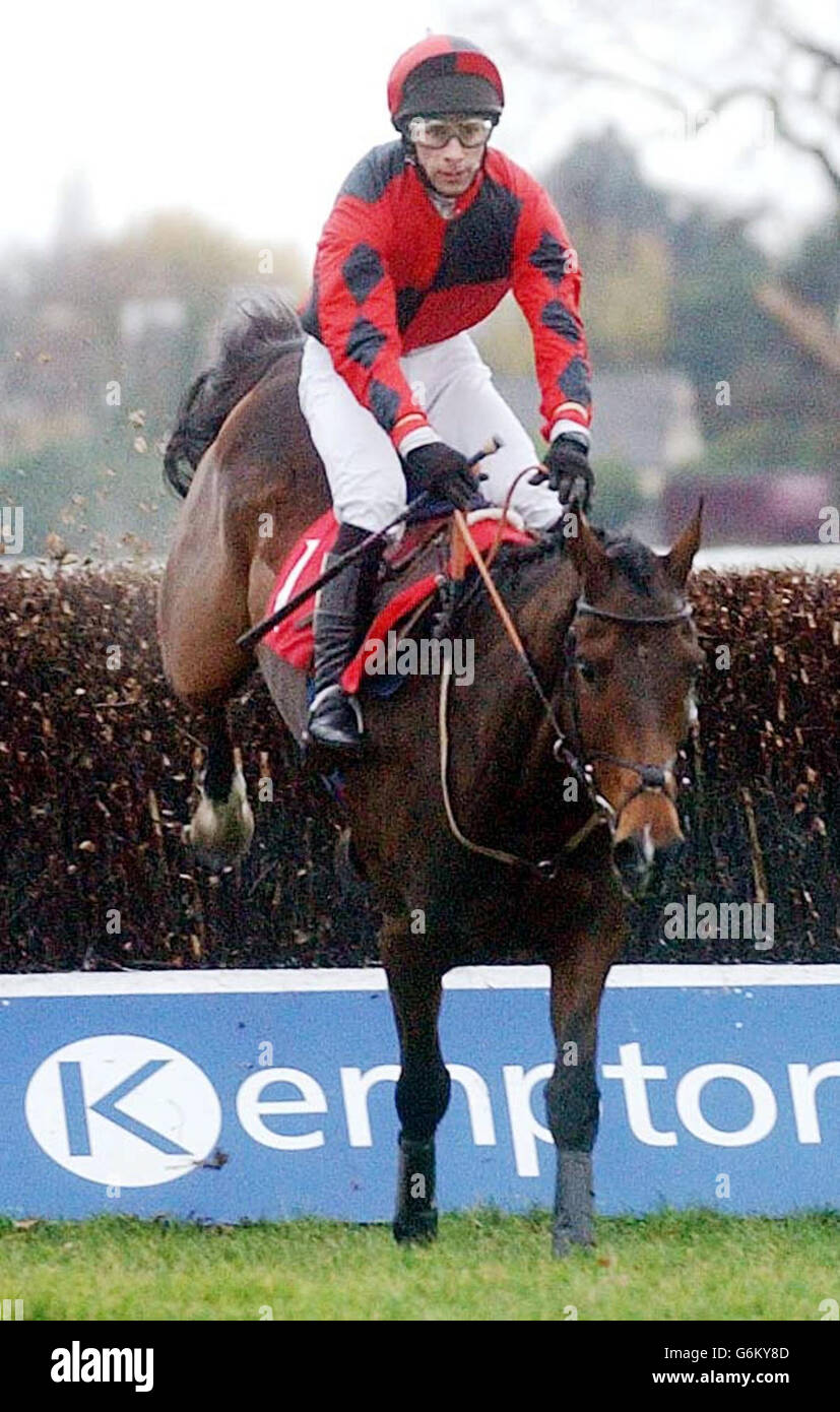 Kempton Park racing Stock Photo - Alamy