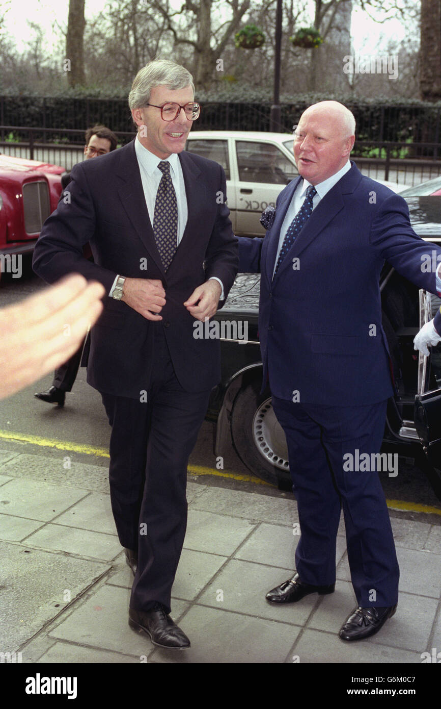 Daily star editor brian hitchen with prime minister john major hi-res ...