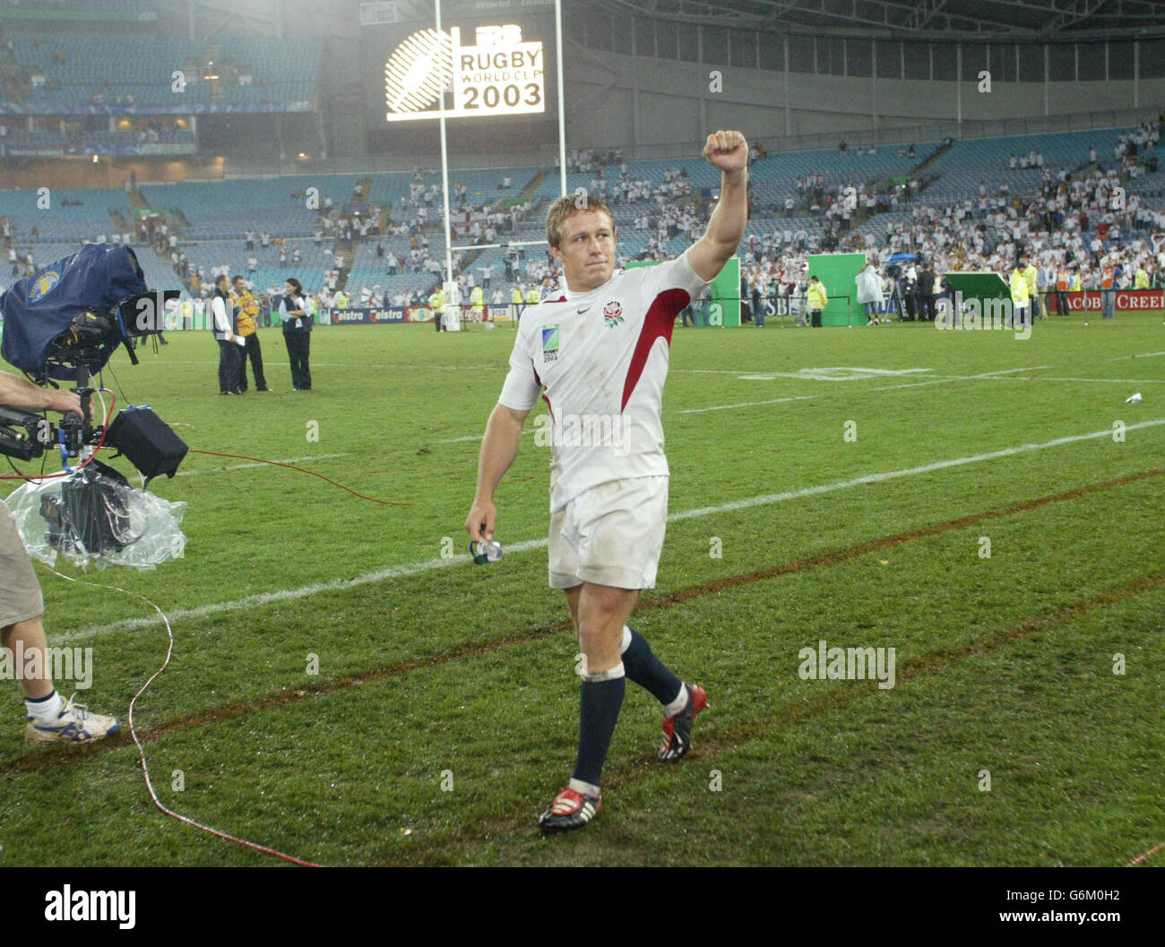 Jonny wilkinson drop goal world cup hi-res stock photography and images ...