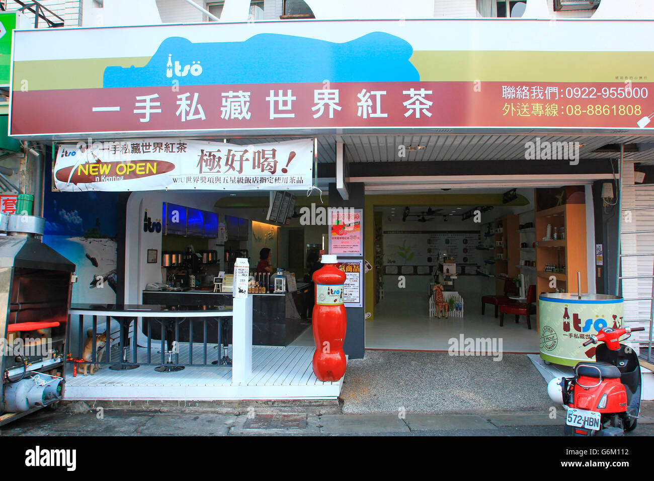 Kenting Street night market snack Black tea in one hand Stock Photo - Alamy