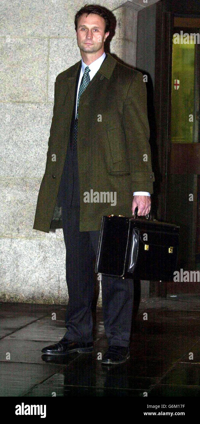 Expert geologist Andrew Moncrieff outside the Old Bailey after giving ...