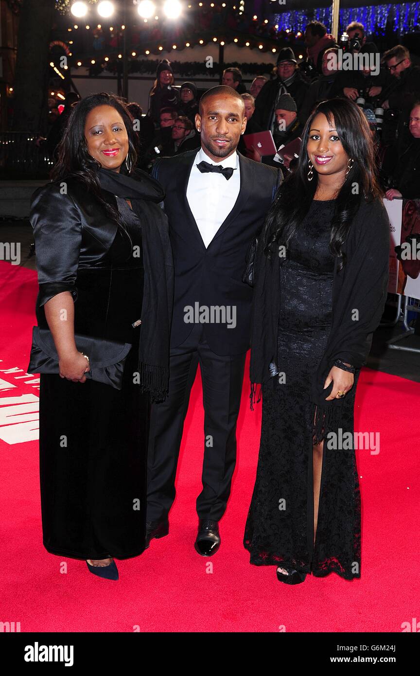 Jermain Defoe (centre) with mother Sandra (left) and sister (right ...