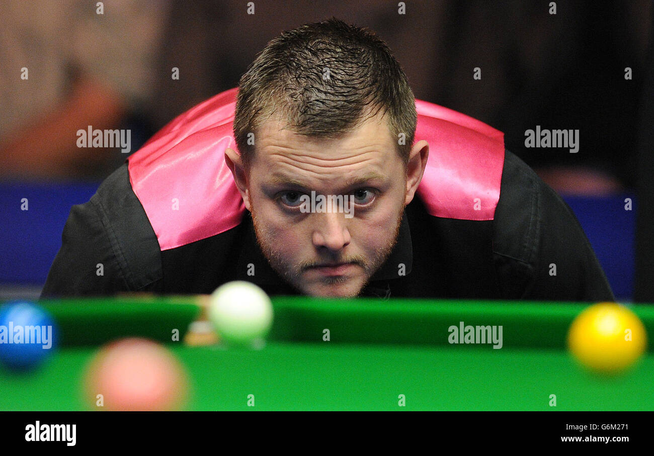 Mark Allen in action in his quarter final match against Ricky Walden ...