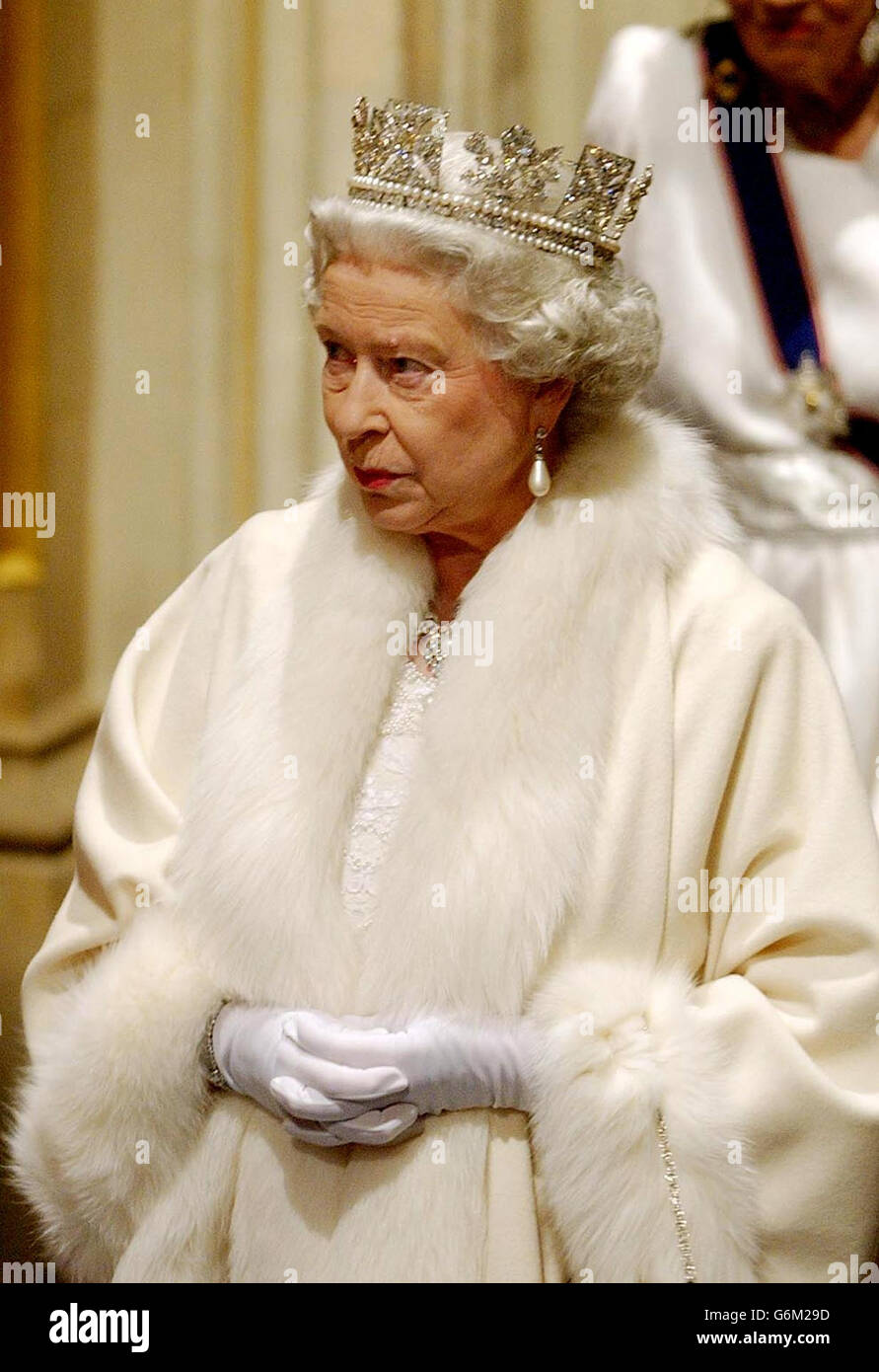 Queen elizabeth ii on stairs hi-res stock photography and images - Alamy