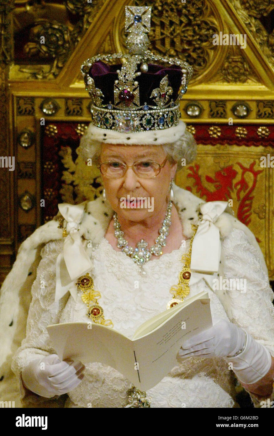 Queen elizabeth ii makes speech state opening parliament in london hi ...