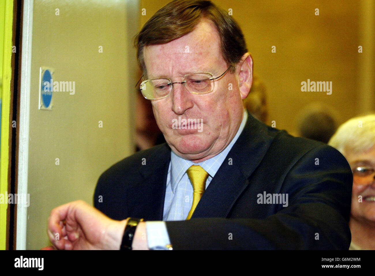 Ulster Unionist Leader David Trimble checks his watch as the counting ...