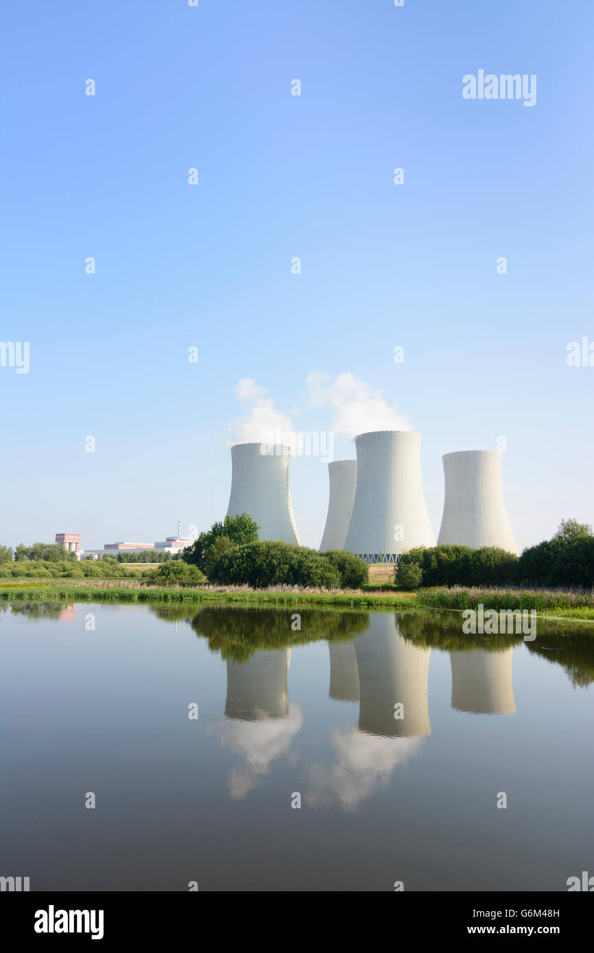 Temelin nuclear power plant : cooling towers and reactor building ...