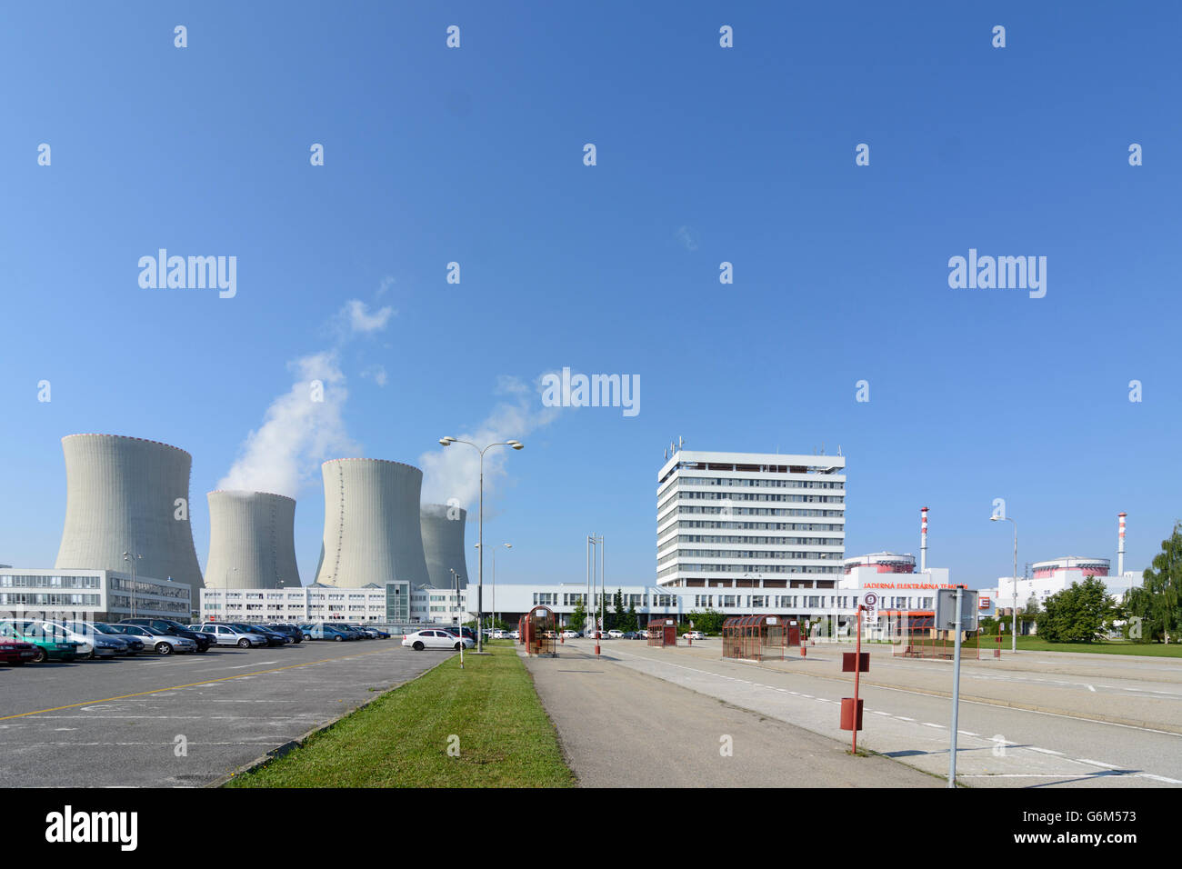 Temelin nuclear power plant : cooling towers and reactor building ...